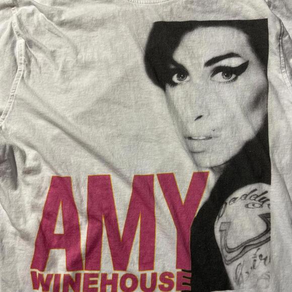 Shirts | Amy Winehouse Preowned Medium Band Tshirt | Poshmark